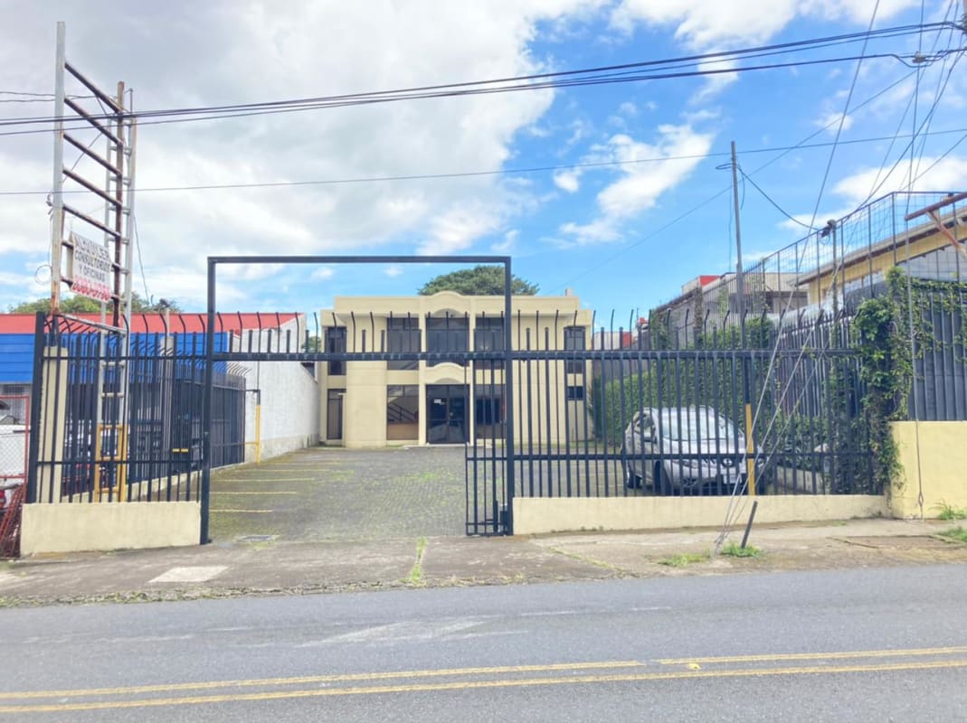 Venta Edificio en Carretera de Alto Transito Moravia San Jose Costa Rica | 10 Recamaras por ...