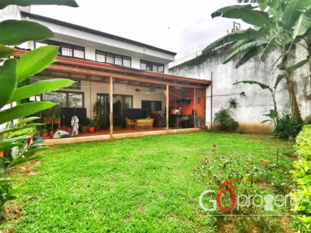 Venta de Casa en Residencial Lomas de Ayarco 4292 | 4 Recamaras por 375000.00 en Sanchez