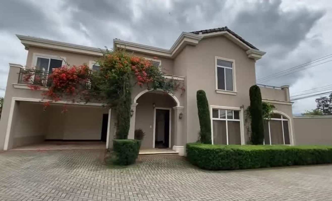 Venta de casa de lujo en condominio en Lomas de Ayarco Sur, Curridabat, 5717 | 3 Recamaras por ...