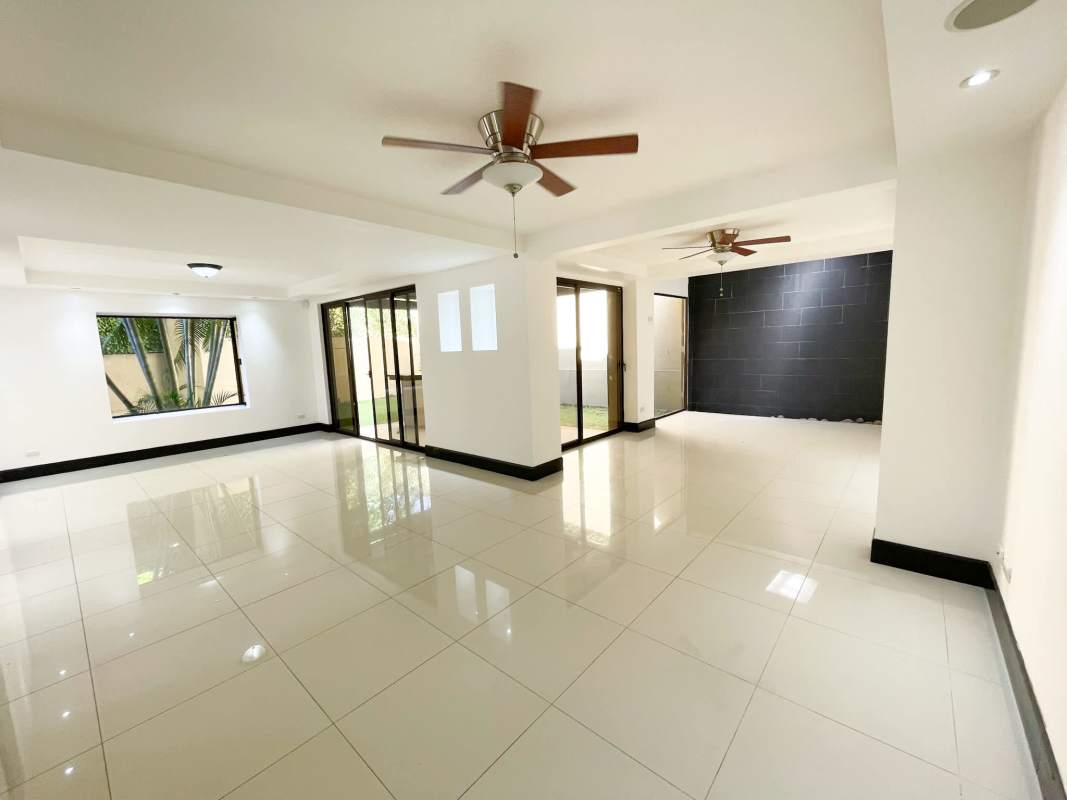 Alquiler de Casas en Pozos | Alquiler de casa esquinera en Pozos de ...