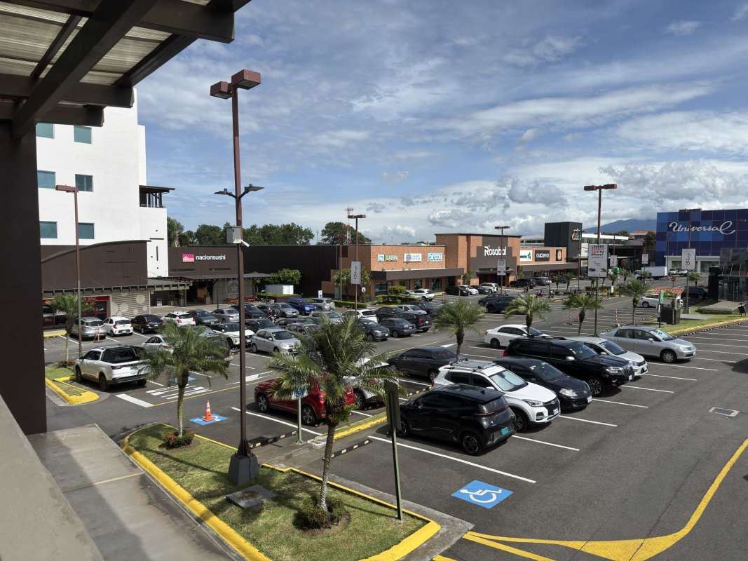 Se alquilan consultorios medicos Plaza Bratsi, Heredia | Espacios por USD 260.00 en Heredia