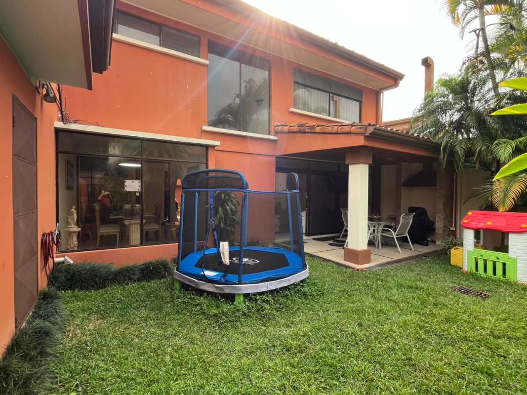 Casa de 4 habitaciones en Lomas de Ayarco, Curridabat | 4 Recamaras por 285000.00 en Ciudad ...