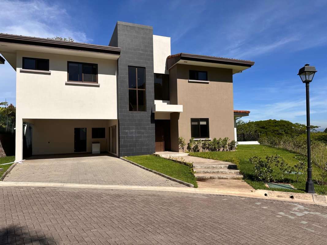 Alquiler de Casas en Santa Ana Centro | Lomas del Valle Casa 5 dorm en ...