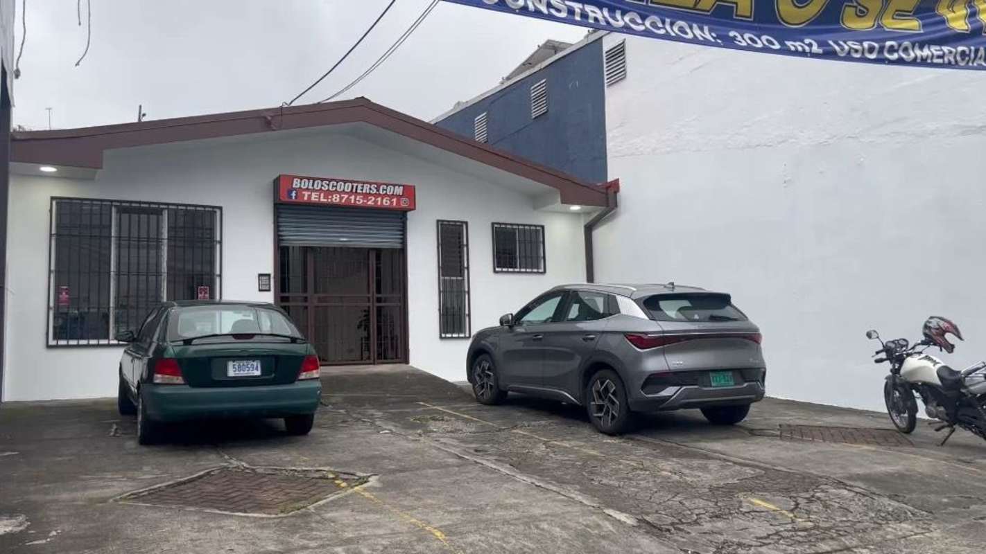 Edificio comercial con bodega | 10 Espacio, 210000000.00 en Alajuela Centro