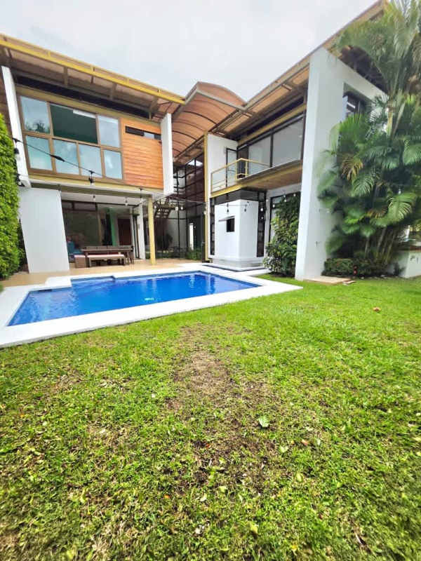 Alquiler de Casas en Lindora | Casa de 5 Habitaciones en Valle del Sol 5 Recamaras por USD 4000.00