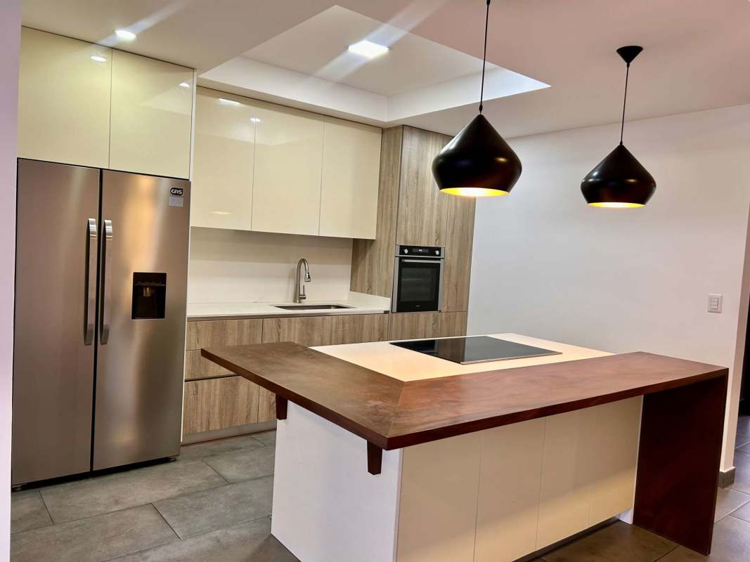 Venta de casa Escazú condominio moderno | 3 Recamaras por 285000.00 en Escazú