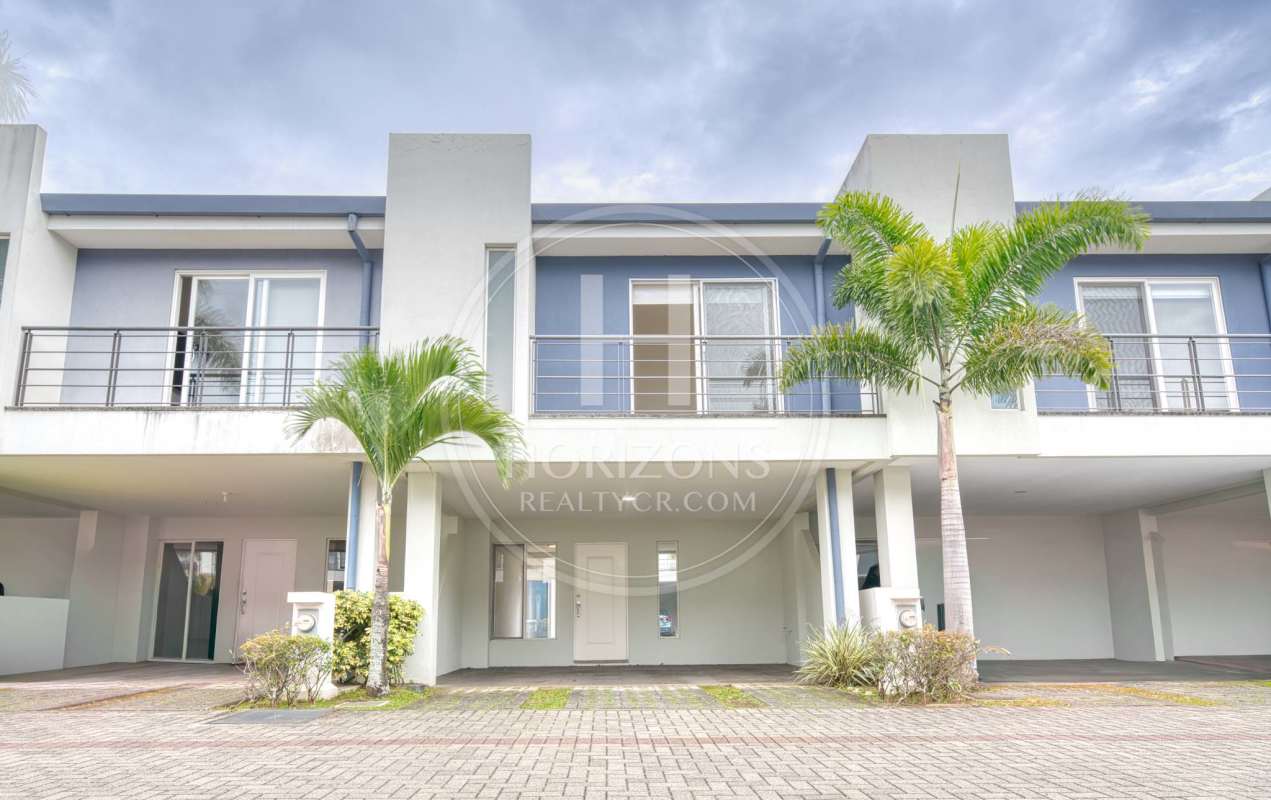 Se Vende Casa en Condominio Lomas de Santa Ana 3 Habitaciones y jardin ...