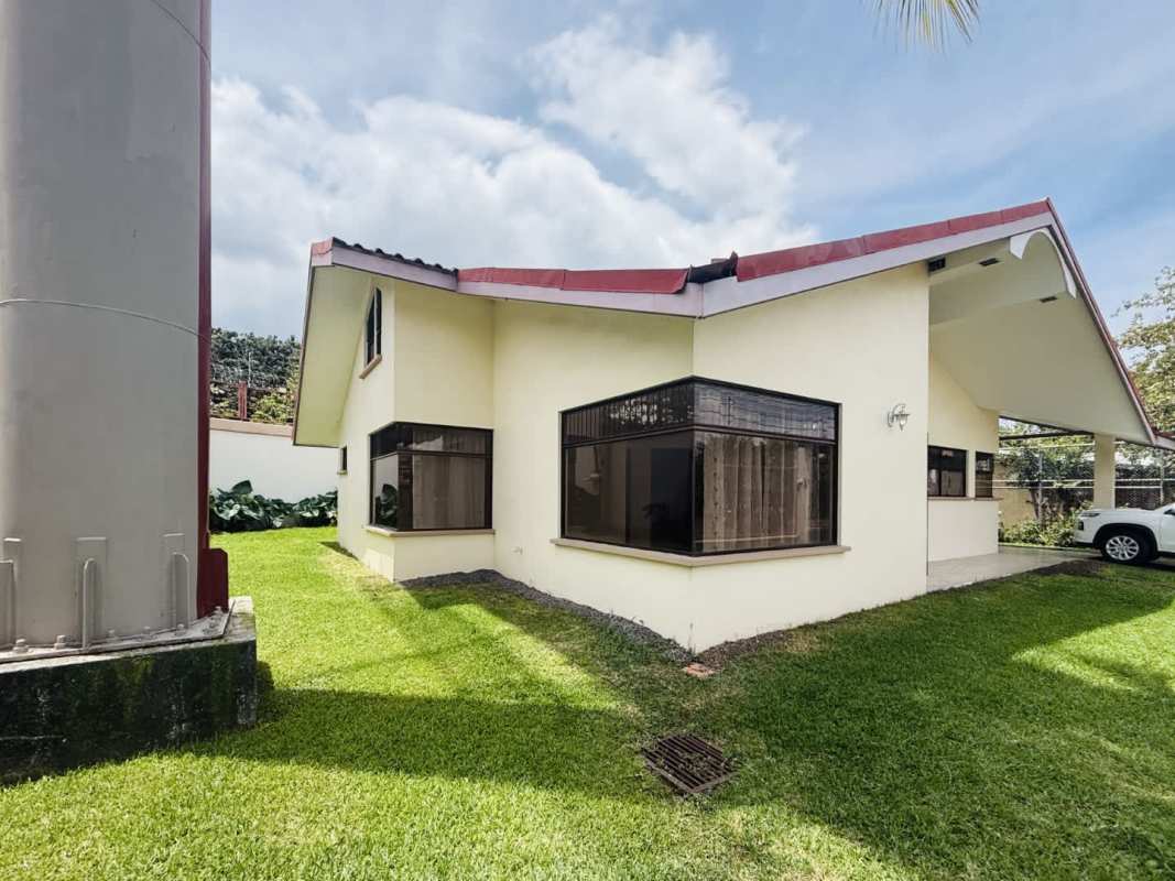 Comercial in Río Oro ALQUILER CASA INDEPENDIENTE PARA NEGOCIO, SANTA ...