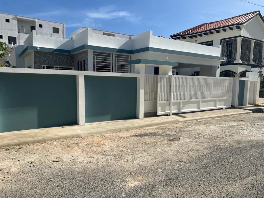 Casa moderna ubicada en el Residencial Romana del Oeste, La Romana | 3 ...