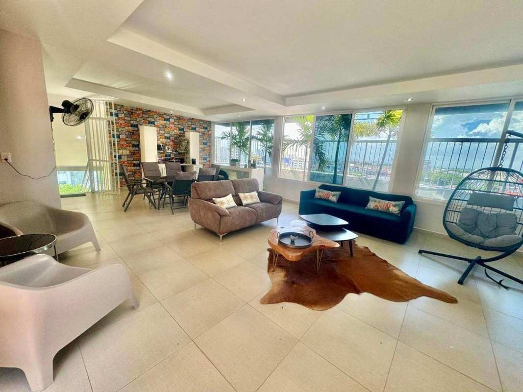 Pent House Familiar en Venta en Ensanche Serralles | 4 Recamaras por 550000.00 en Distrito Nacional