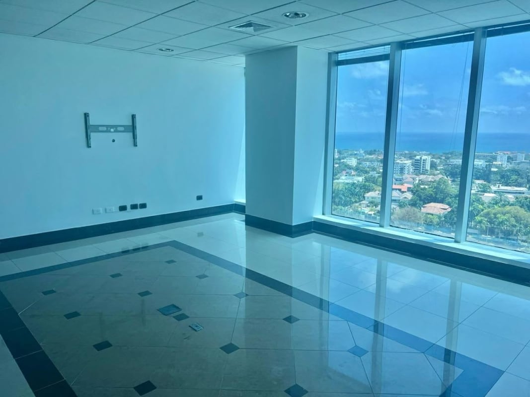 Local Nivel completo 412mt2 en Alquiler en La Esperilla | Espacios por ...