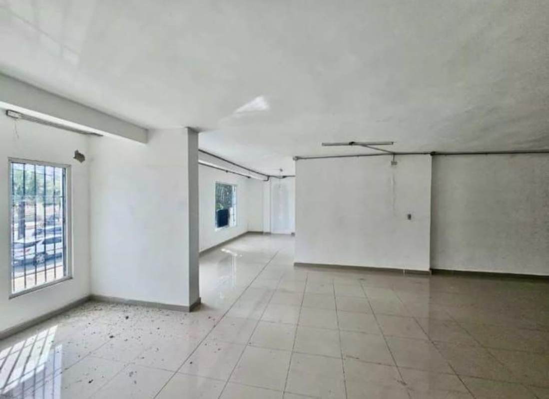 Alquilo Amplio local en 2do piso ubicado en La Julia | Espacios por USD ...