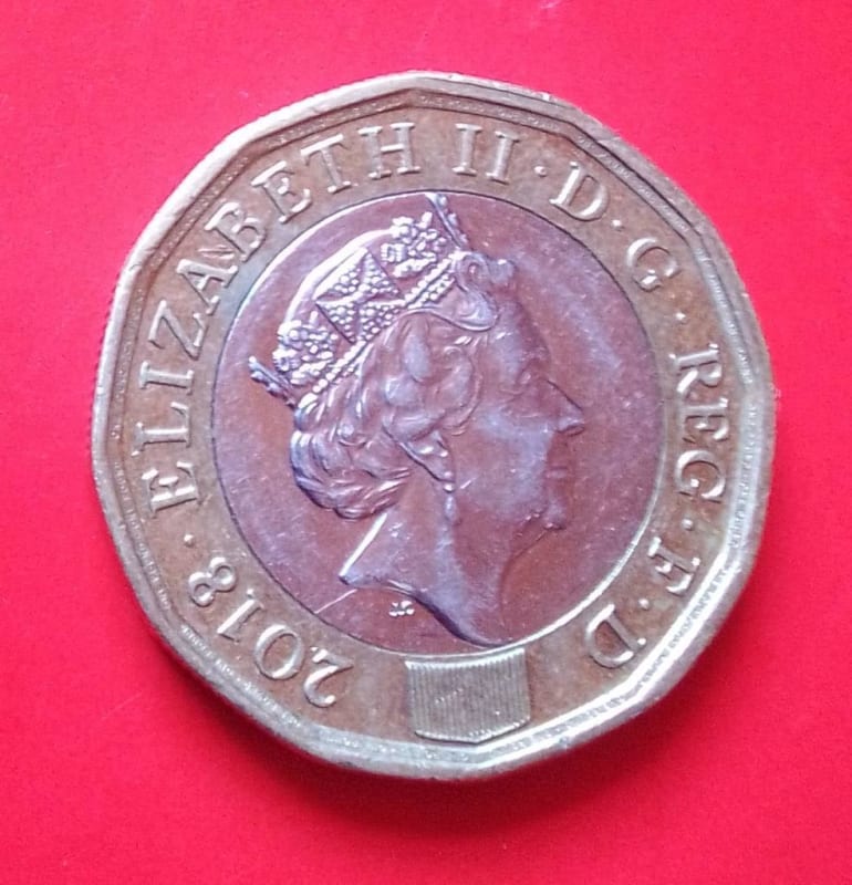 UNA LIBRA ESTERLINA ELIZABETH II BRITANICA MONEDA | Guatemala City