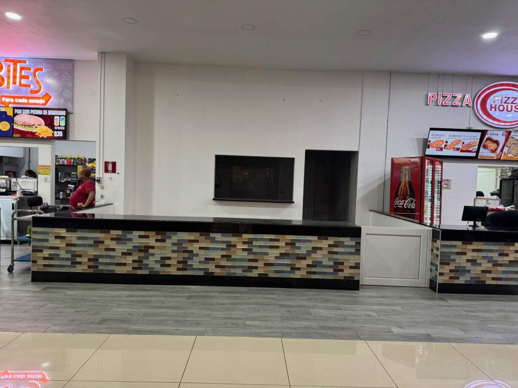 Renta de Local en Food Court sobre Calzada Roosevelt | 3 Espacios por ...