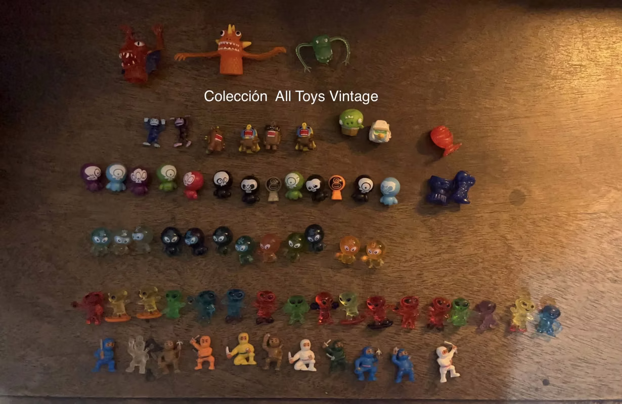 Colección De Juguetes Año 2 000 Sonrics Zona 11