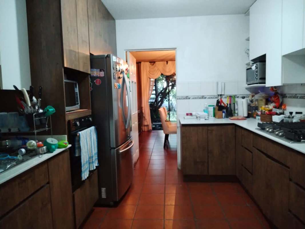 VENDO CASA SECTOR B4 MIXCO CDAD SAN CRISTOBAL REF.6752 | 4 Recamaras por 329000.00 en Zona 8