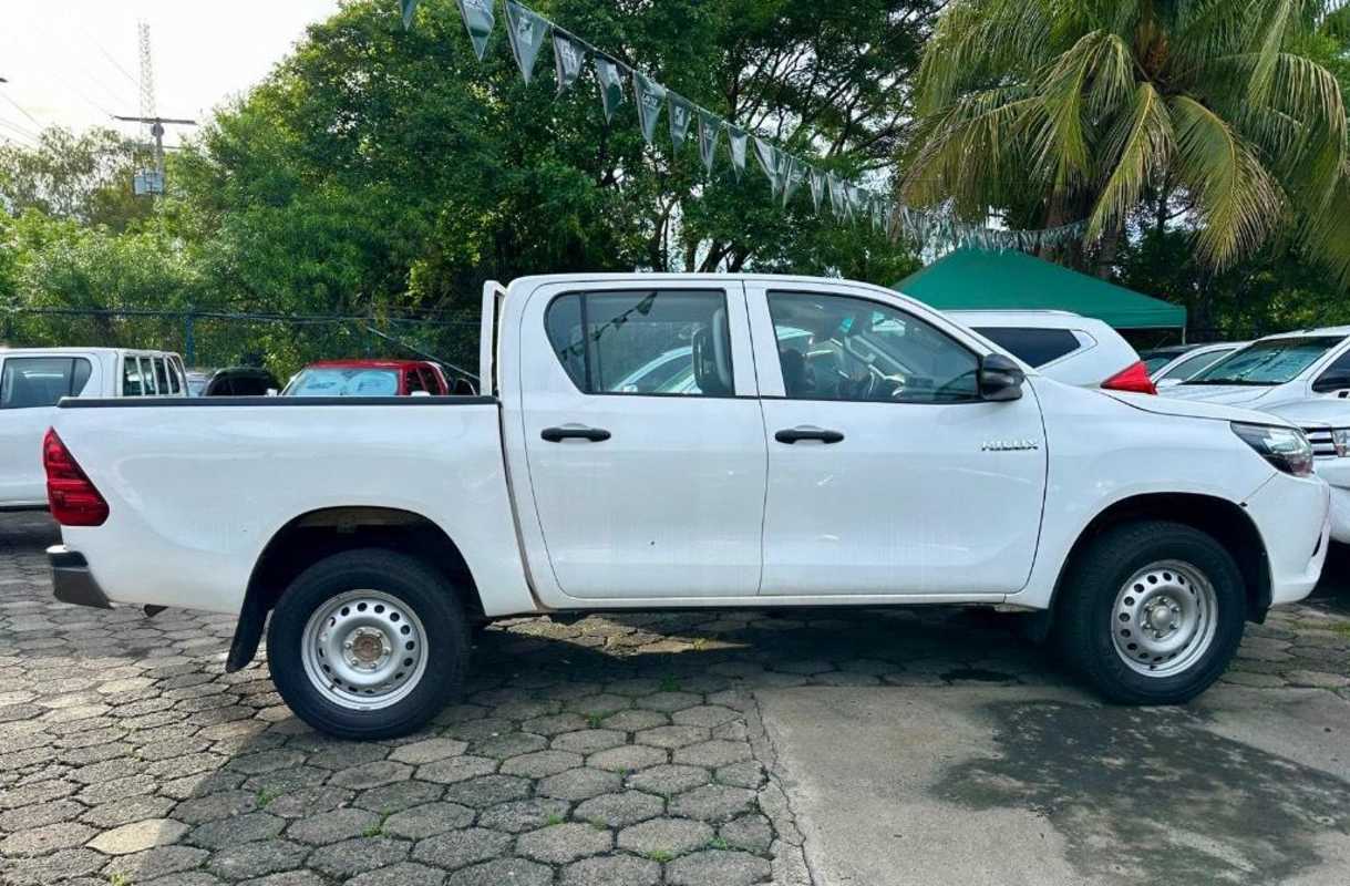 Toyota HILUX DOBLE CABINA 4x4 ((prima $5500)) 2022 130000 km Diesel Manual en Ciudad Managua ...