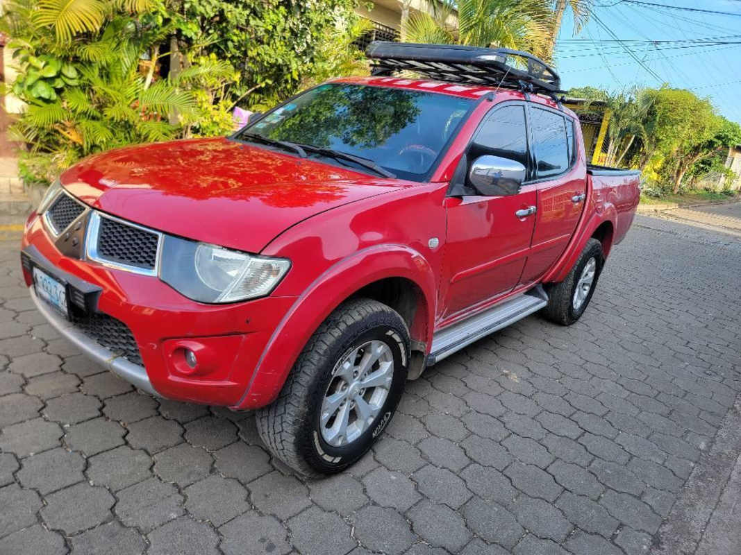 Mitsubishi L 200 2014 208 km Diesel Manual en León | Mitsubishi L200 4x4 sportero