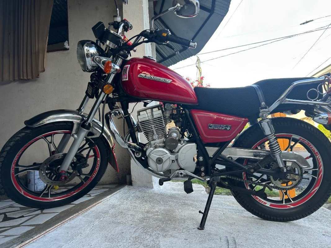 Genesis GE 2021 en Plaza España | Moto Génesis GE 125 cc semi seminueva