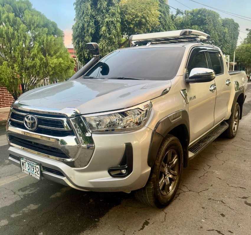 Toyota Hilux 2022 51981 km Diesel Manual en Colonia 10 de Junio | Toyota Hilux Sr