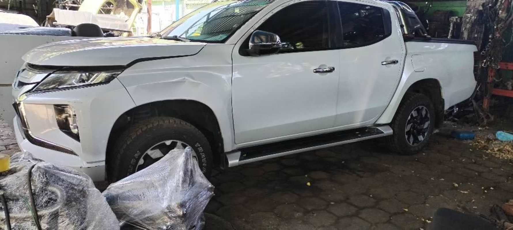 Misuvichi L.200 en piezas - Nicaragua