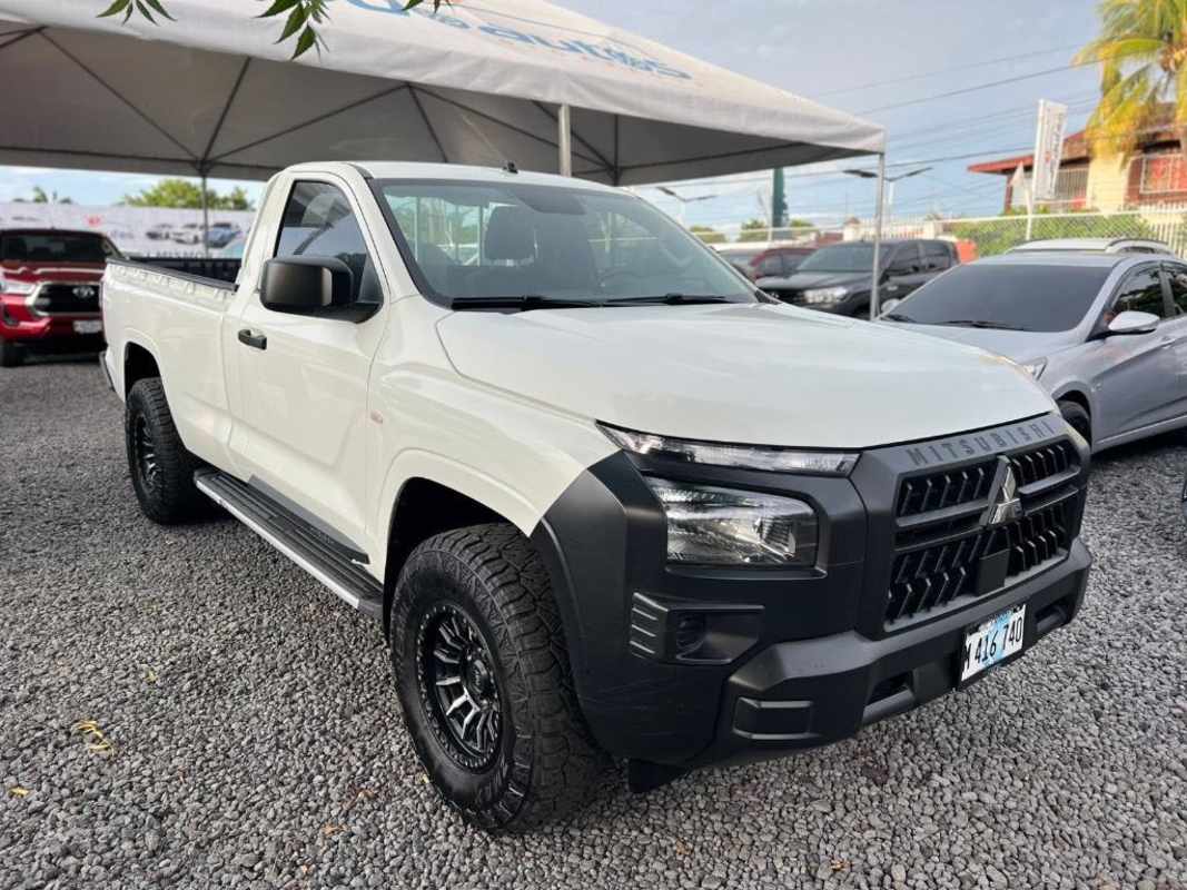 Mitsubishi L 200 2025 13000 km Diesel Manual in Los Robles | MITSUBISHI ...