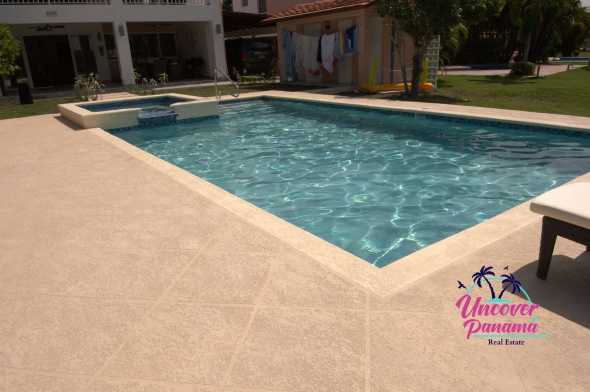 Alquiler de Casas en Playas | Hermosa villa remodelada con piscina ...