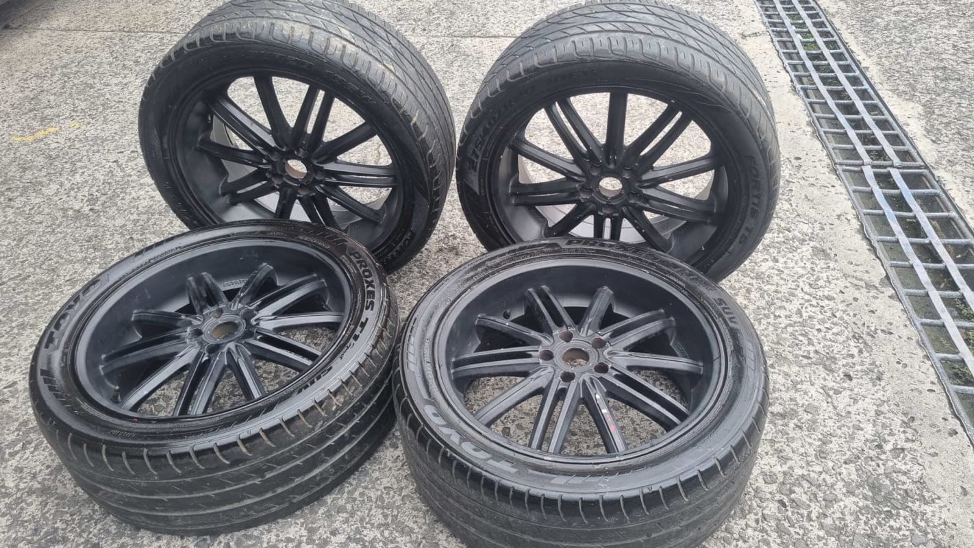 RINES 20 CON LLANTAS TOYO PROXES - Panamá