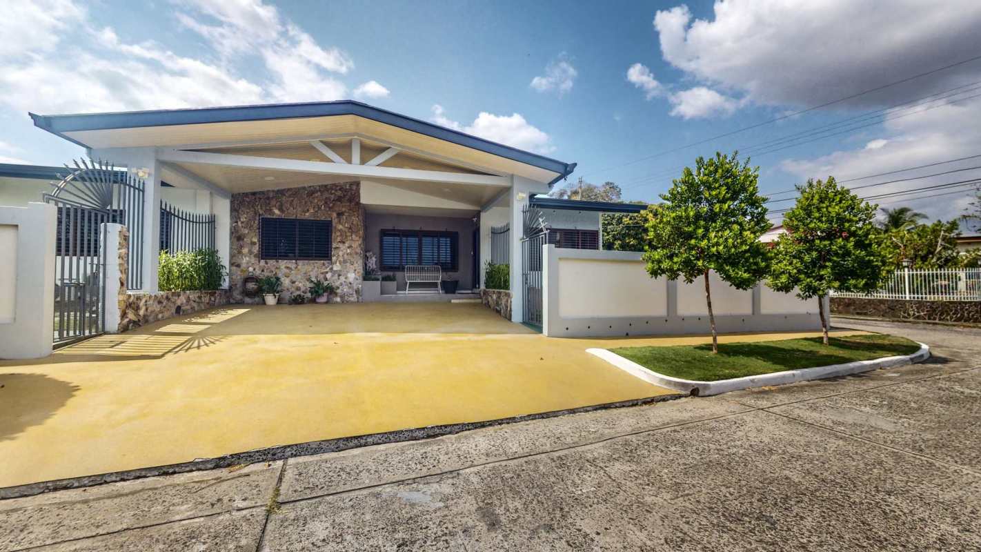 Venta de elegante y moderna casa en Urbanización La Gloria – Betania ...