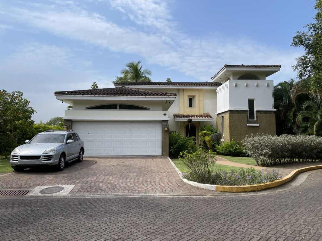 Se vende y alquila casa en Tucan Country Club, Cocolí | 3 Recamaras por ...