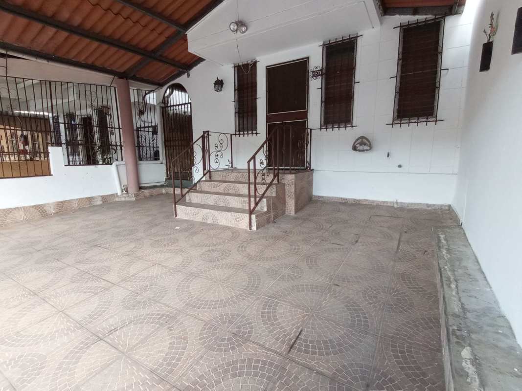 Amplia Casa Familiar en Condado del Rey | 4 Recamaras por 180000.00 en ...