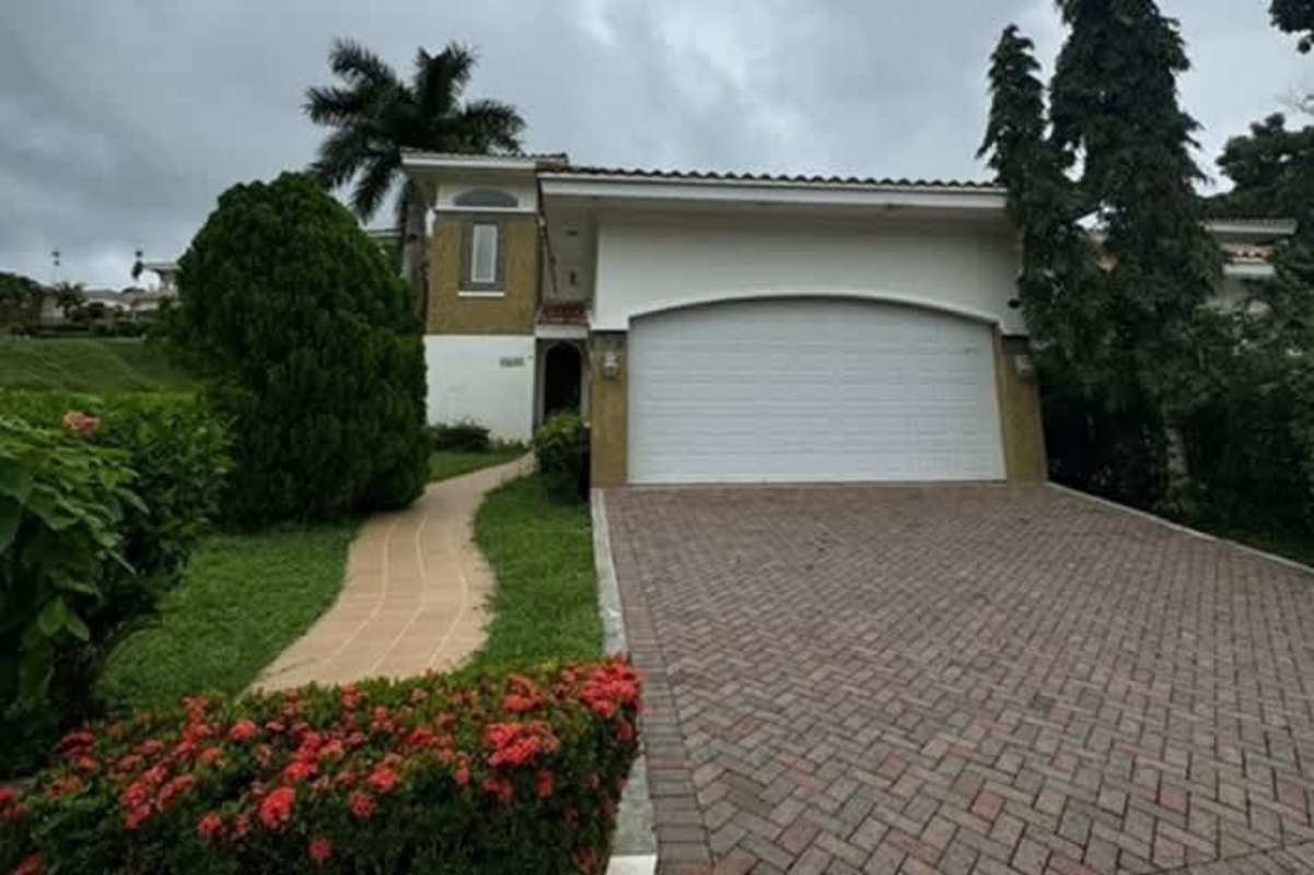 Houses in Ancón | For Sale | House for sale in Ancon, Panama : 3 rooms ...