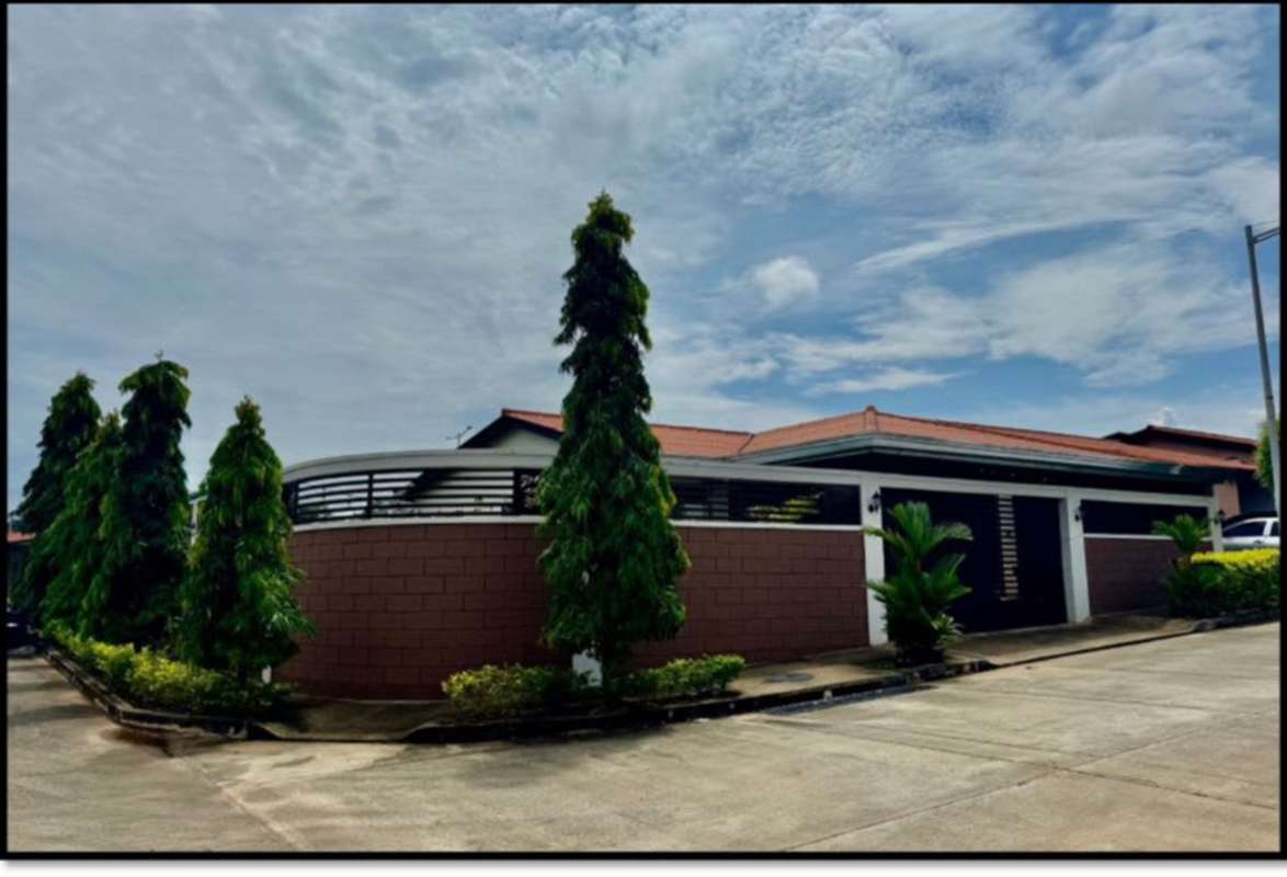 Houses in Costa Verde | For Sale | Home for Sale Costa Verde Arboleda los Pinos : 3 rooms, 220 ...