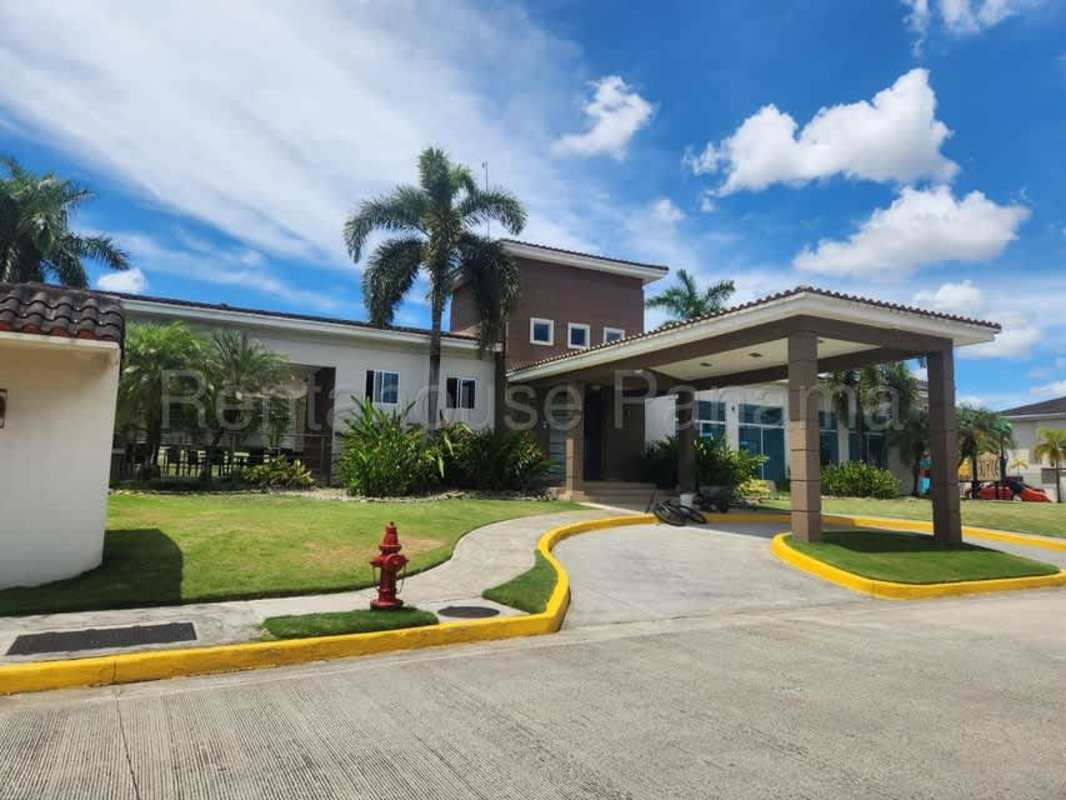 Venta de Casa Exclusiva en PH Dorado Village, Condado del Rey 25-7694GG ...