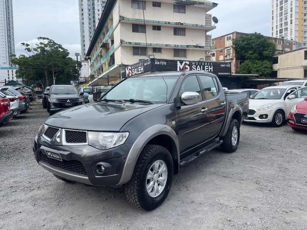Mitsubishi L 200 2015 550000 km Diesel Manual en Ciudad de Panamá | MITSUBISHI L MANUAL 4X4