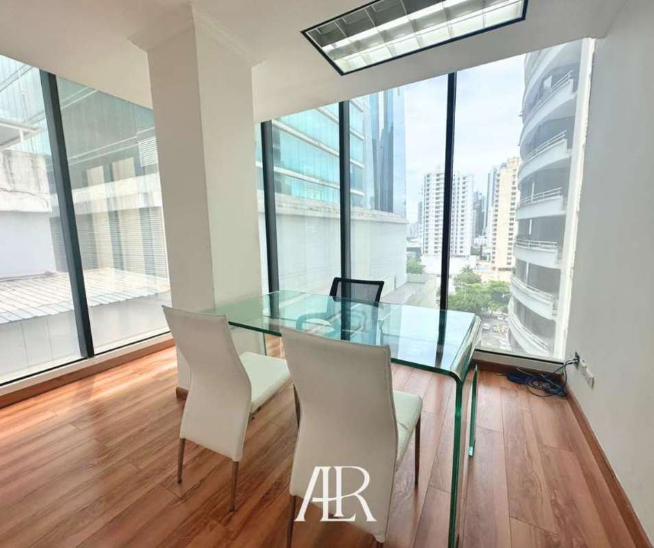 Alquilo oficina amoblada en Obarrio, P.H. Omega | 1 Espacios por USD 1500.00 en Obarrio