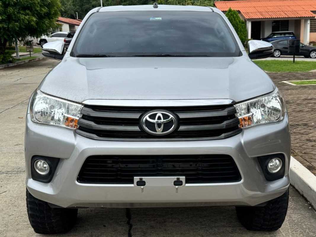 Toyota Hilux 2018 73000 km Diesel Manual in Costa Verde | Toyota Hilux doble cabina Manual 2018.