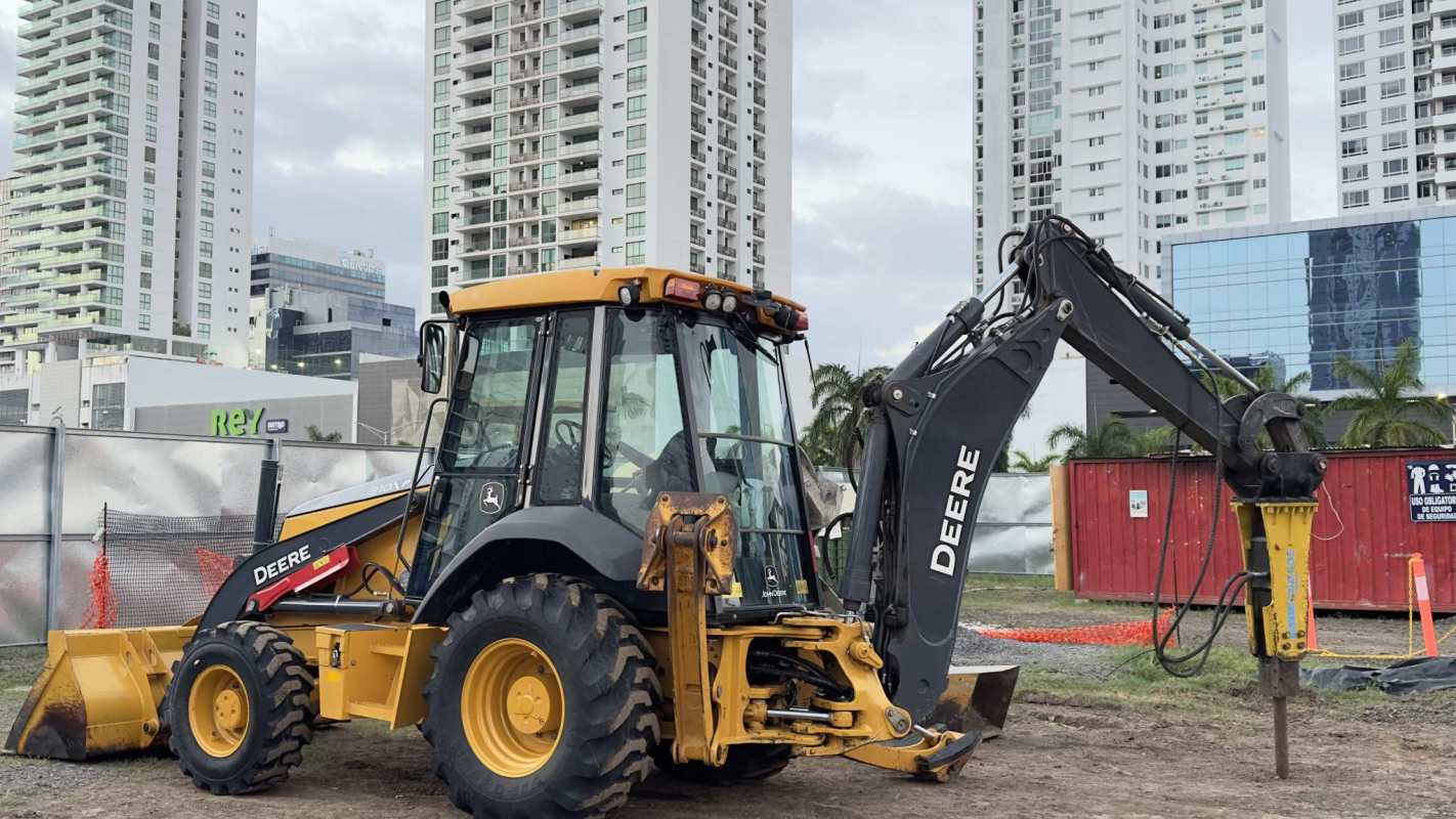 Alquiler y Venta de Retroexcavadora John Deere 310P Año 2023, con Operador y Combustible ...