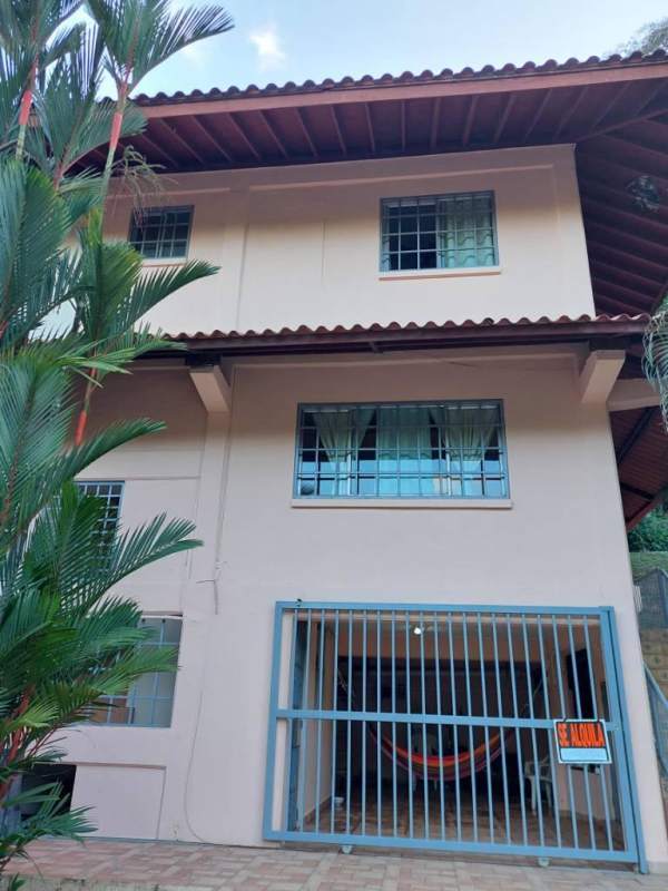 Melissa Foster Luxury Vende Hermosa Casa Duplex, Albrook Calle Paseo de la Iguana.MFR1722 | 2 ...