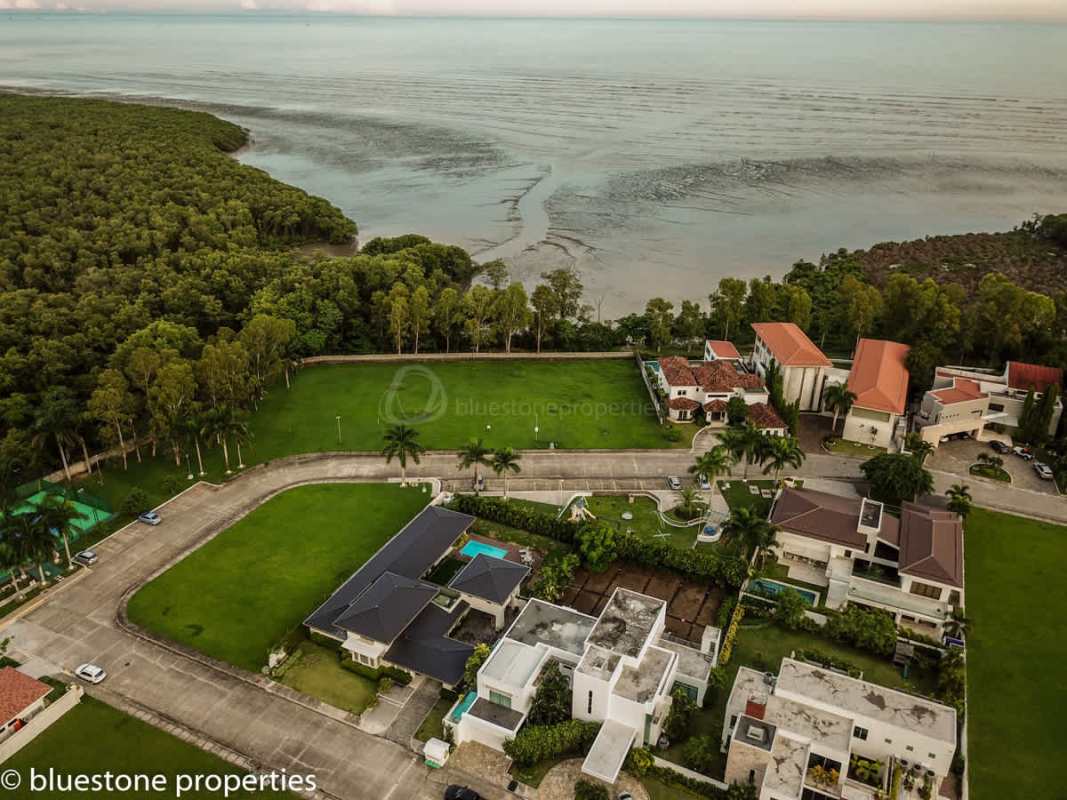 Lotes y Terrenos Costa del Este | venta | Costa del Este - Frente al ...