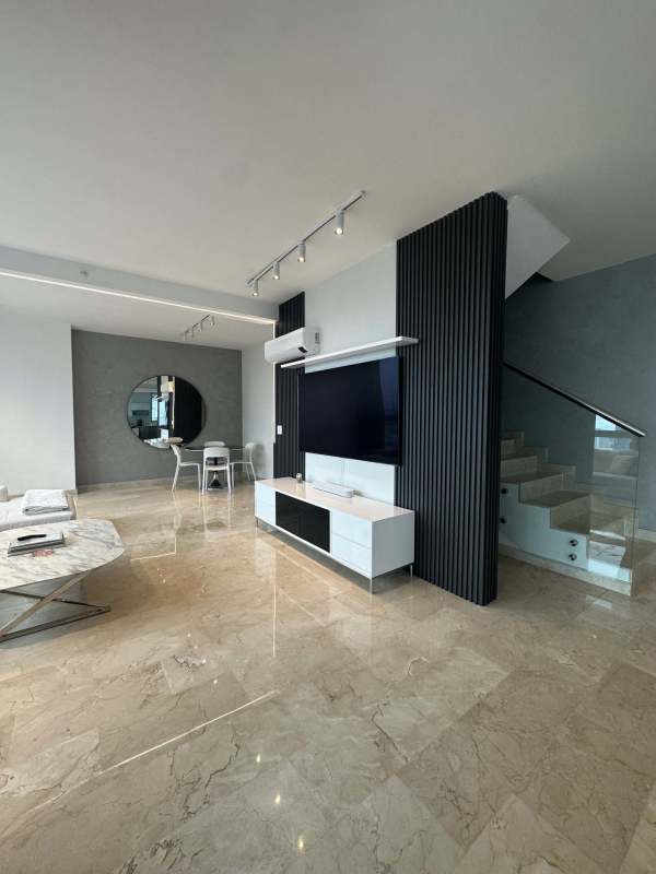 REMATE PENTHOUSE EN BELLA VISTA-PARQUE URRACÀ | 3 Recamaras por 580000.00 en Avenida Balboa