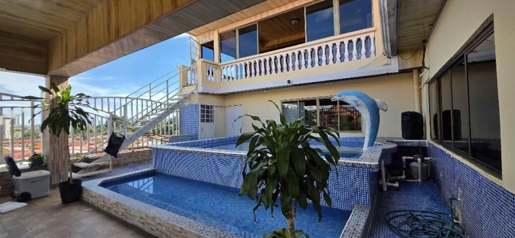 Houses in Villa Lucre | For Sale | Casa de esquina con piscina y mini ...