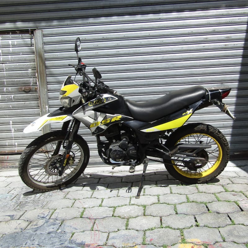 Um DSR X 200 2022 en San Salvador | Moto UM DSRX 200