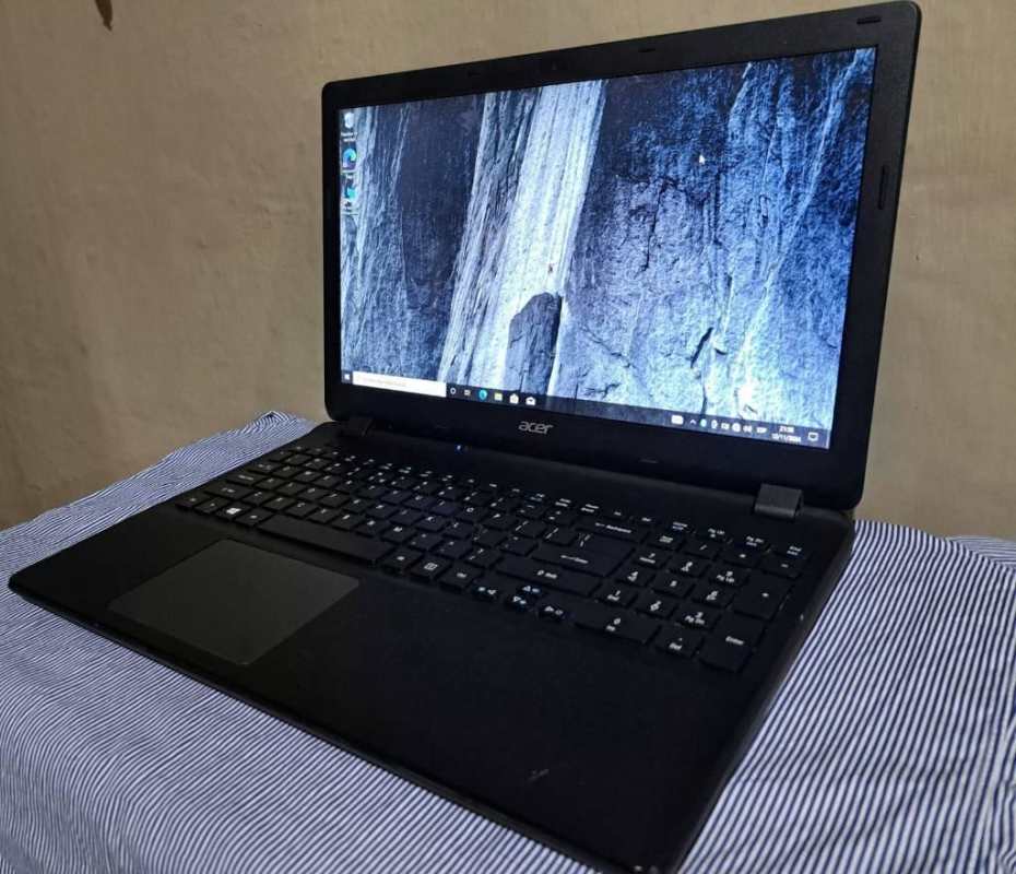 VENDO LAPTOP SLIM ACER ASPIRE 15 4GB RAM Y 500GB DISCO | San Salvador