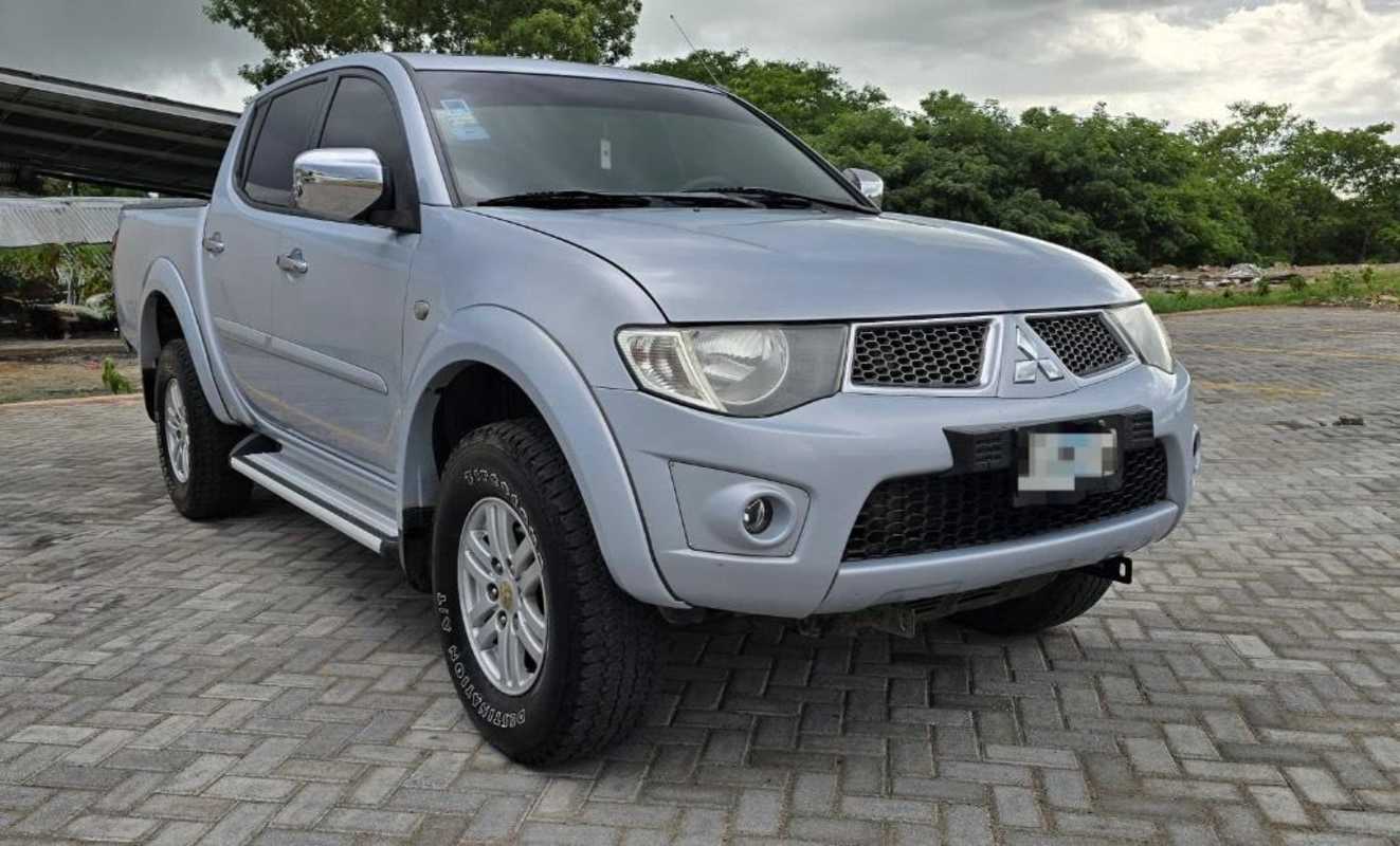 Mitsubishi L 200 2011 172000 km Diesel Automatic in El Salvador | Mitsubishi L (Pedido Especial ...